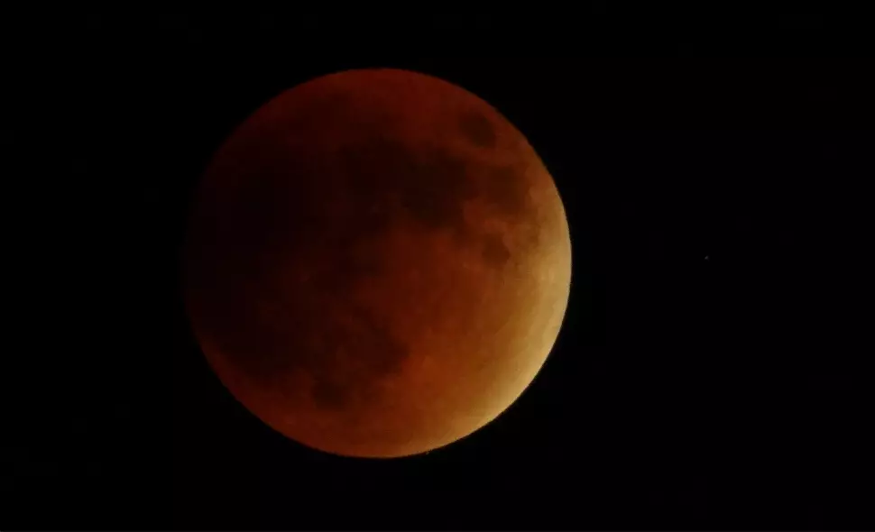 34 brīnišķīgi Super Blood Moon fotoattēli
