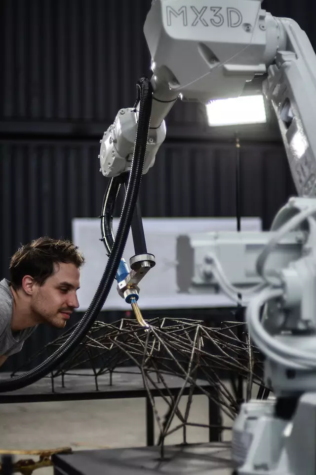 Der Plan, eine Stahlbrücke in der Luft in 3D zu drucken