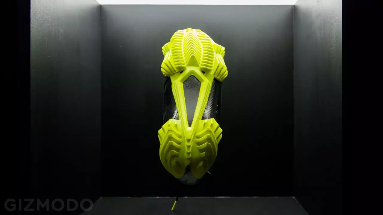 Bagaimana Pencetakan 3D Supercharged Nike Super Bowl Cleat Baru