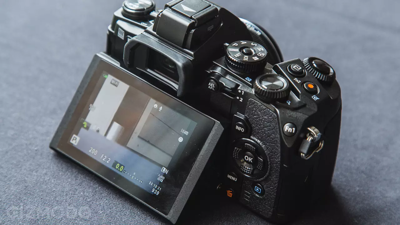 Olympus OM-D E-M1 Hands-On. այնքան տաք, որ չես հավատա, որ այն առանց հայելի է