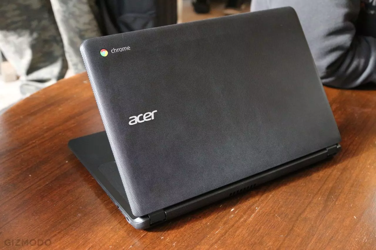 د Acer Chromebook 15 په لاس کې: د 250 ډالرو لپاره د سوپر سولیډ لوی سکرین لټون