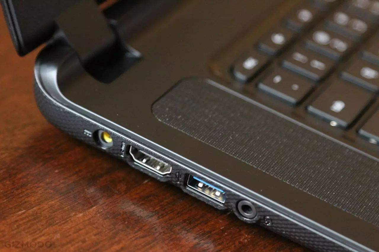 د Acer Chromebook 15 په لاس کې: د 250 ډالرو لپاره د سوپر سولیډ لوی سکرین لټون