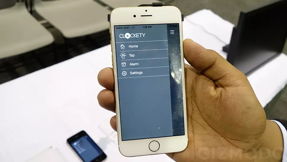 Clip-On Clocket breytir iPhone þínum í vörpun vekjaraklukku