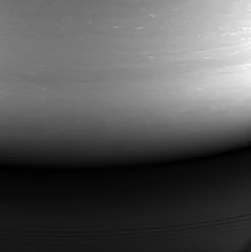 Dènye foto Cassini te pran se te lakay li pou toutan sou Saturn