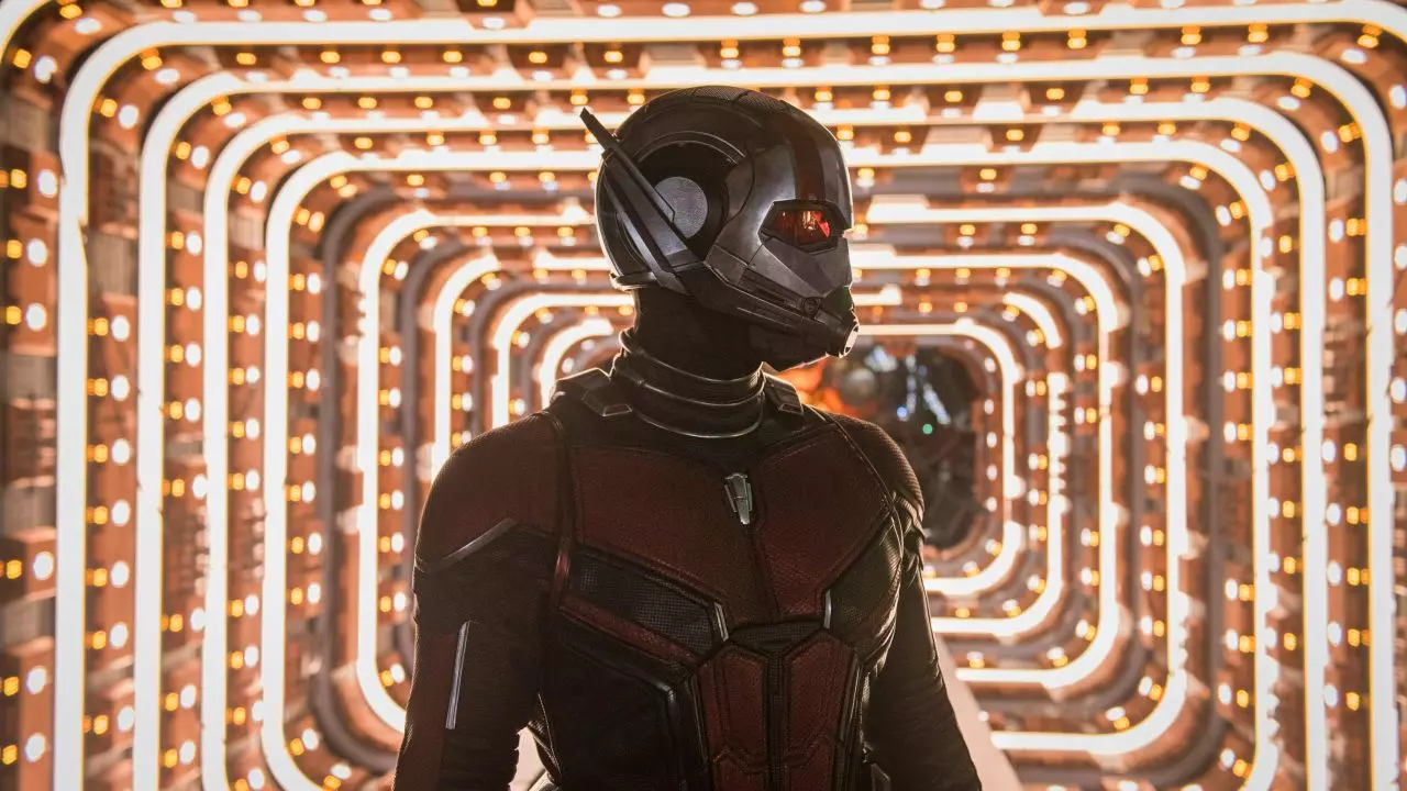 Ant-Man ak gèp la ap fè plis twou nan lide majik Marvel Cinematic Linivè a