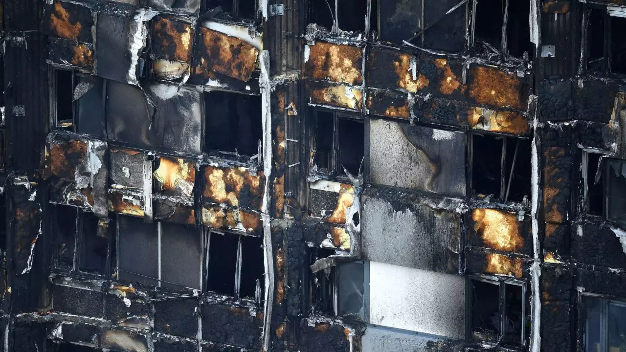 Si mund të ketë ndikuar veshja e aluminit në zjarrin e kullës vdekjeprurëse të Londrës