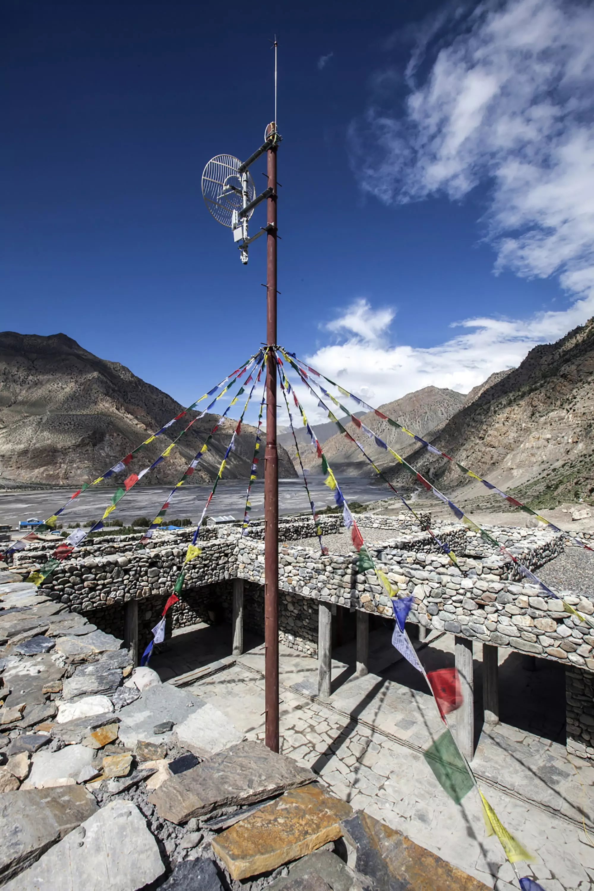 Déi Schéin Radiosender Sendung Vun Nepal