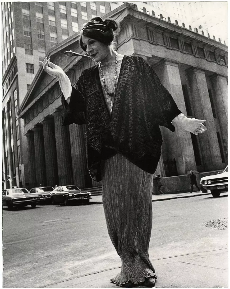 Истражете го Стариот Менхетен во слики од уличниот фотограф Бил Канингем
