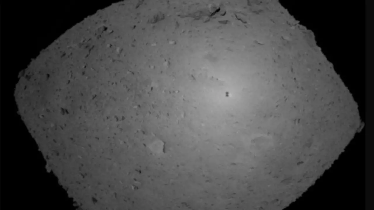 Kosmoŝipo Hayabusa2 Eksplodas Artefaritan Krateron En la Surfaco de Asteroido Ryugu