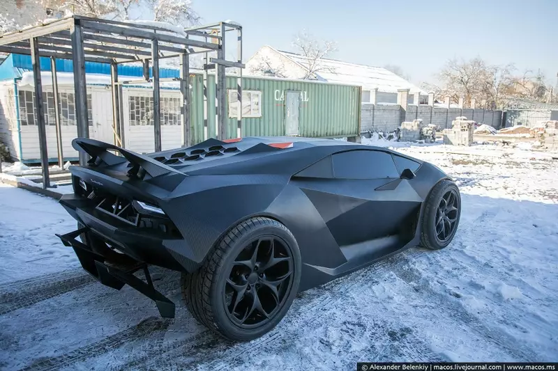 Mesye sa yo te fè yon Lamborghini $2 milyon ak sèlman $15,000 ak yon Volvo