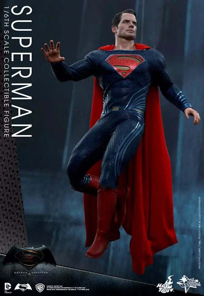 Hot Toys-en Batman V Superman irudietan lepo erraldoiak eta itxura zorrotzak ugariak dira