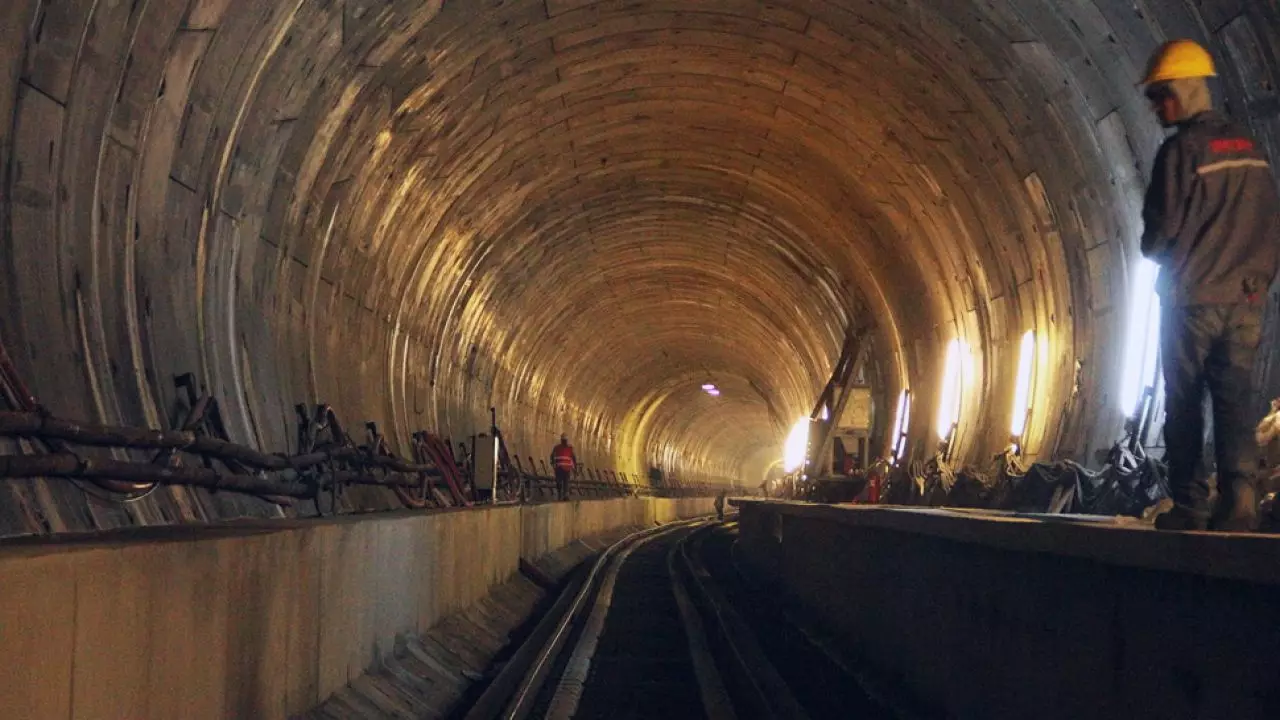 Welt déifste Undersea Tunnel Weaves zesummen zwee Kontinenter