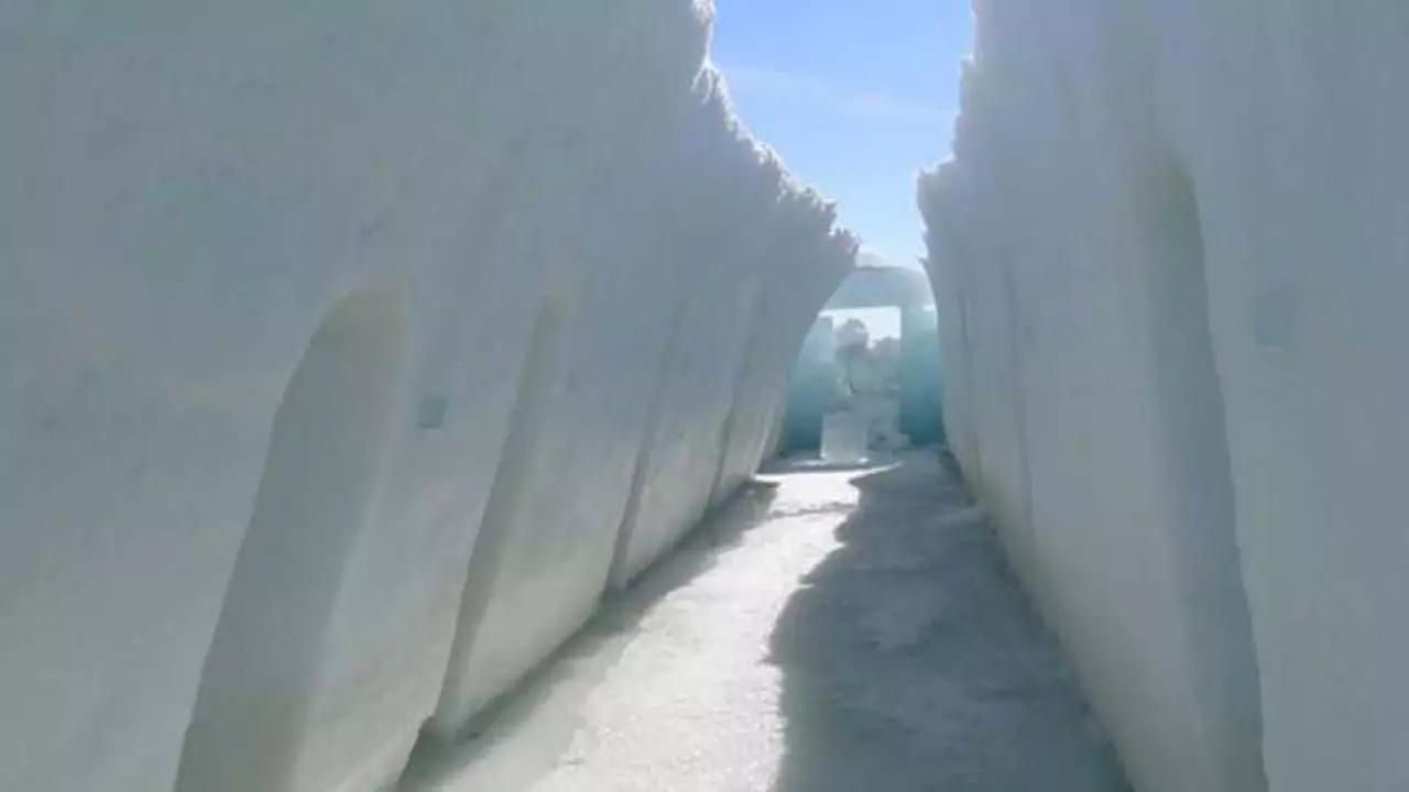 Incribles fotos dun hotel de xeo derretido