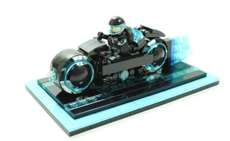 LEGO бул фантастикалык Tron Lightcycle топтому менен торго кирет