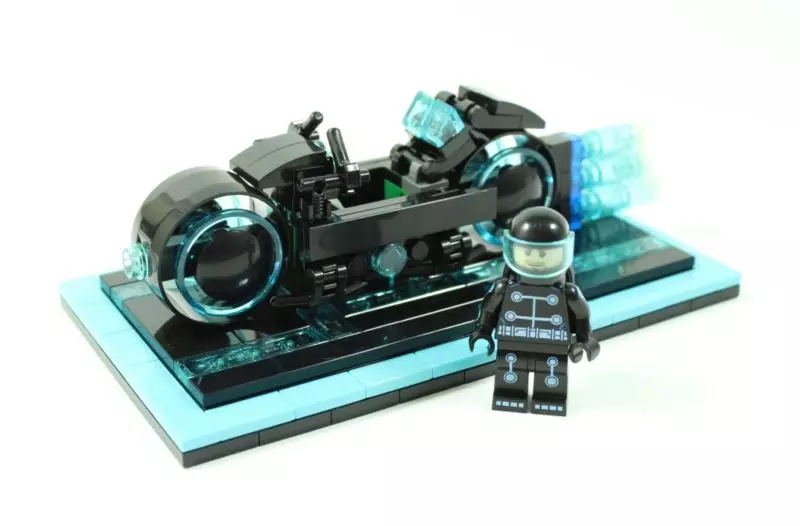 LEGO entra a la graella amb aquest fantàstic conjunt Tron Lightcycle