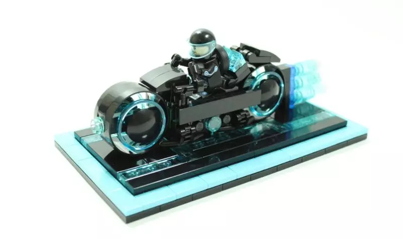 LEGO går ind i nettet med dette fantastiske Tron Lightcycle-sæt