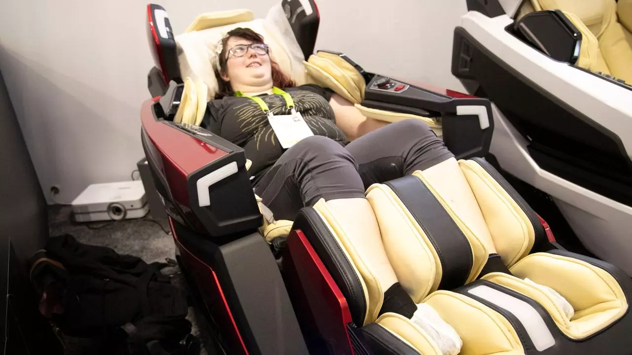 Seure en aquesta cadira de massatge Lamborghini era com tenir un mal sexe amb Optimus Prime