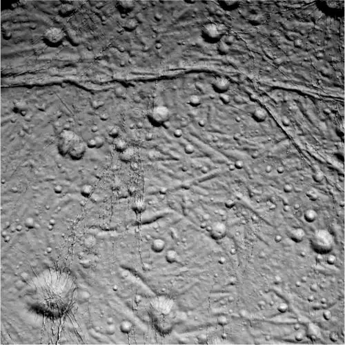 Cassini yn Datgelu Pegwn y Gogledd Enceladus Mewn Manylion Gogoneddus