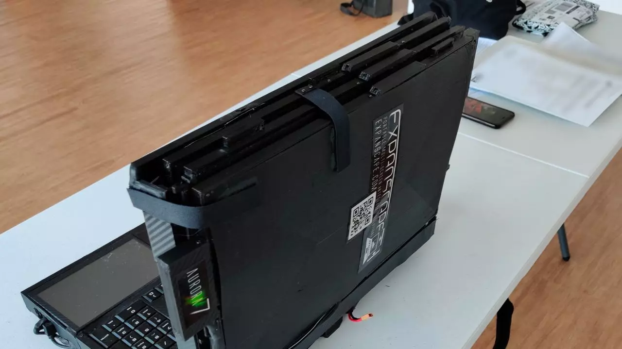 Li pa etone Laptop sa a absoliman obsèn 7-ekran gen 1 èdtan lavi batri.