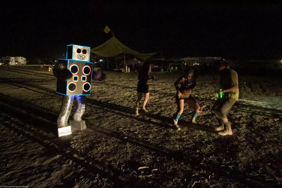 მოცეკვავე რობოტი, რომელმაც დაიპყრო სან ფრანცისკო