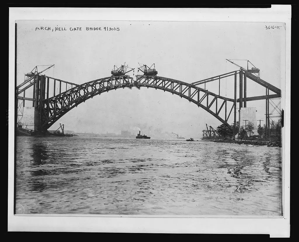 22 obrazy ze złotego wieku budowy mostów w Nowym Jorku