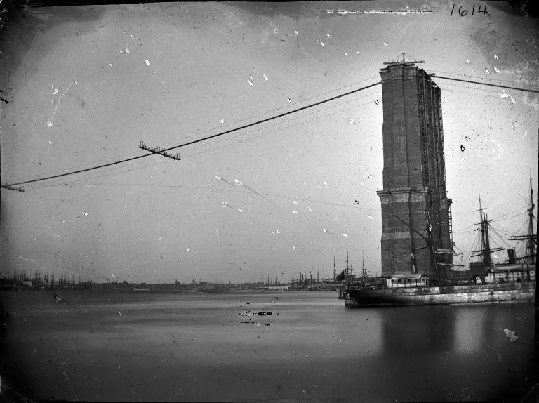 နယူးယောက်မြို့၏ ရွှေခေတ် တံတားတည်ဆောက်မှုမှ ပုံ 22 ပုံ