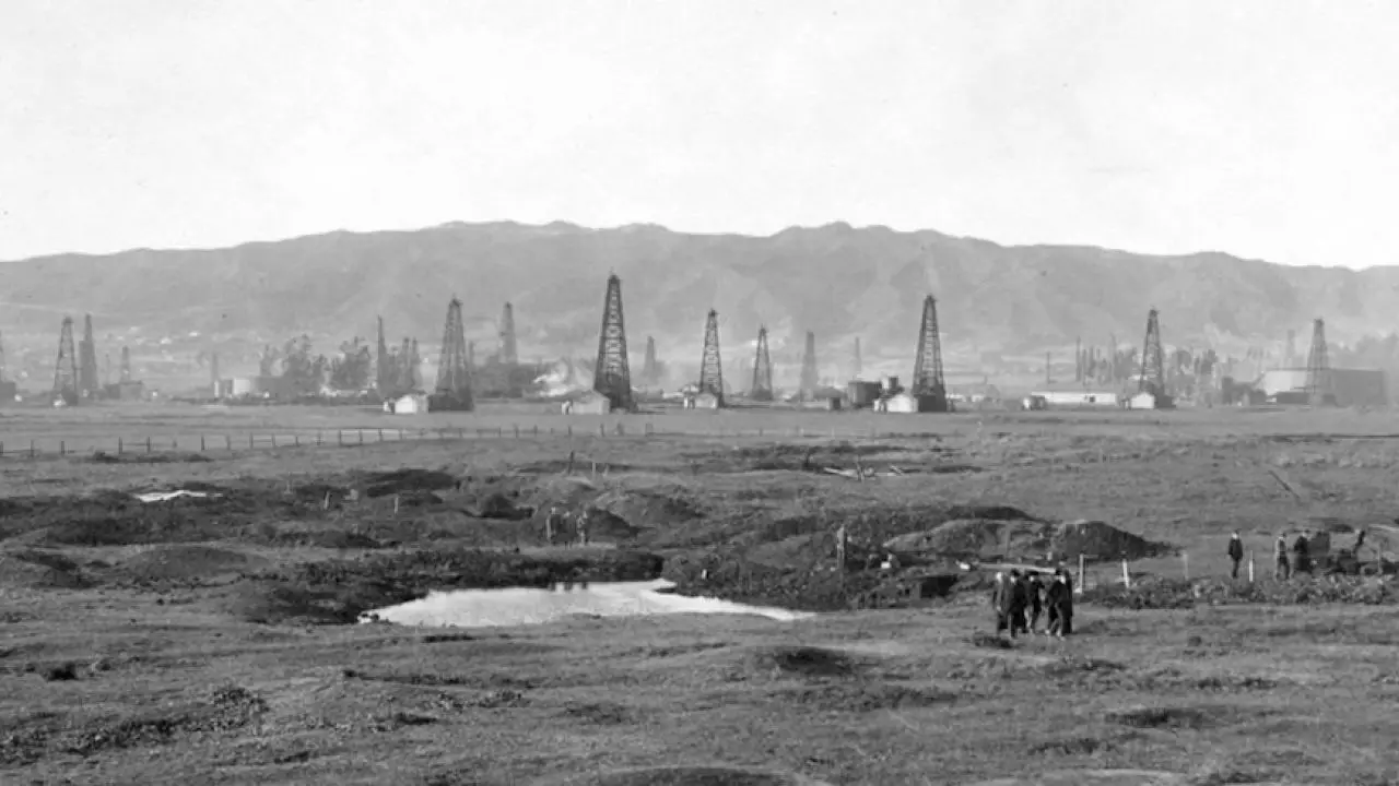 The La Brea Tar Pits nhắc nhở chúng ta rằng Los Angeles là một thành phố cổ