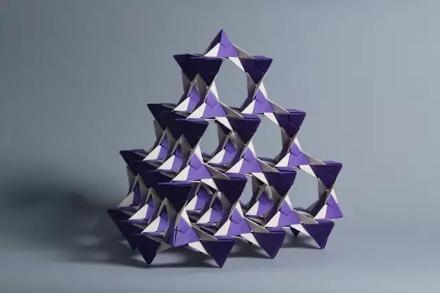 17 origami gabaliņi no milzīgas jaunas izrādes par papīra locīšanu