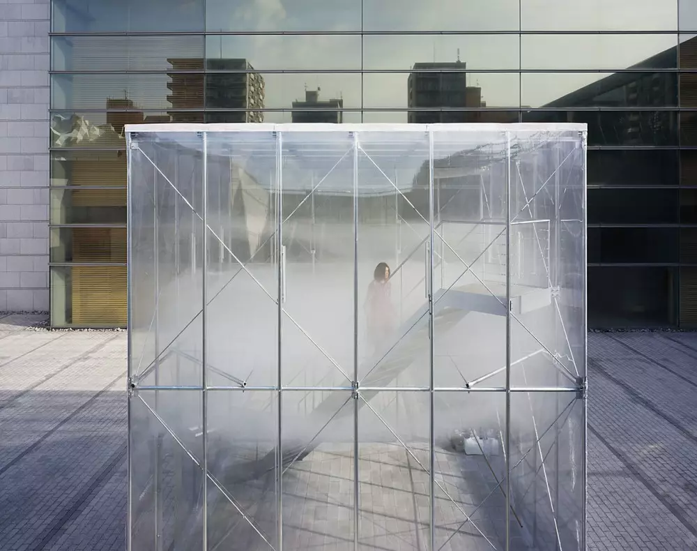 මීදුම, හිම සහ කුණාටු ප්‍රතිනිර්මාණය කරන Ethereal Weather Installations 8