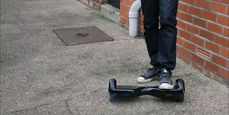 Tá an Físeán Díbhornálaíochta Hoverboard seo chomh te