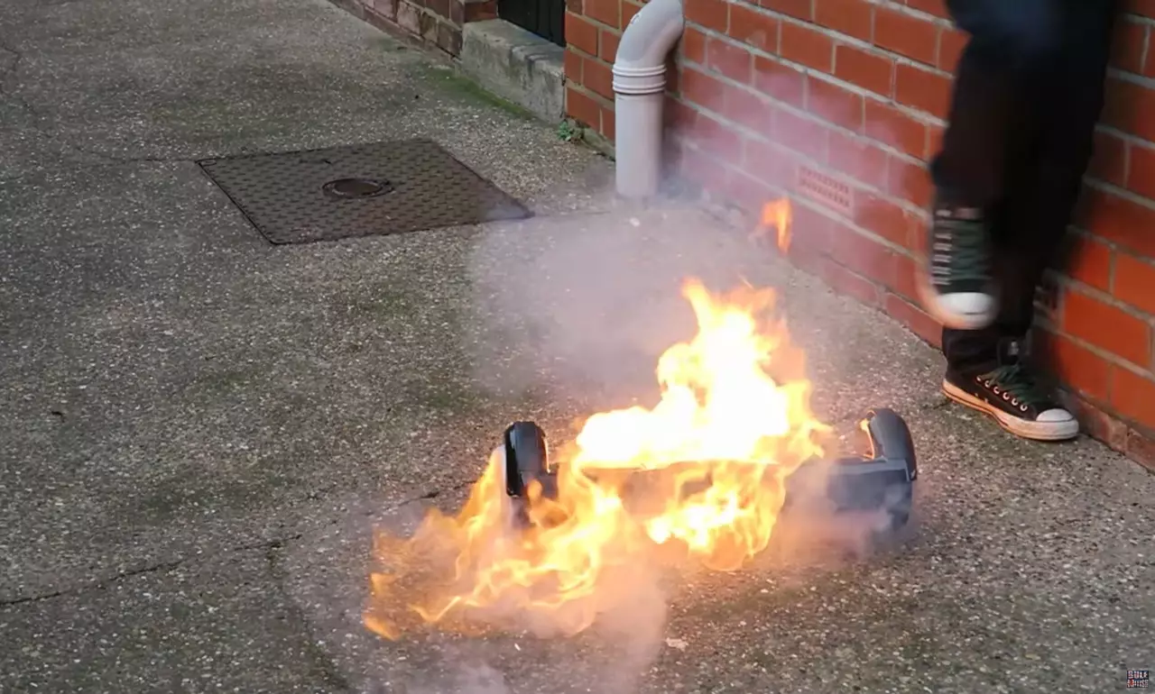 Deze Hoverboard Unboxing-video is zo hot