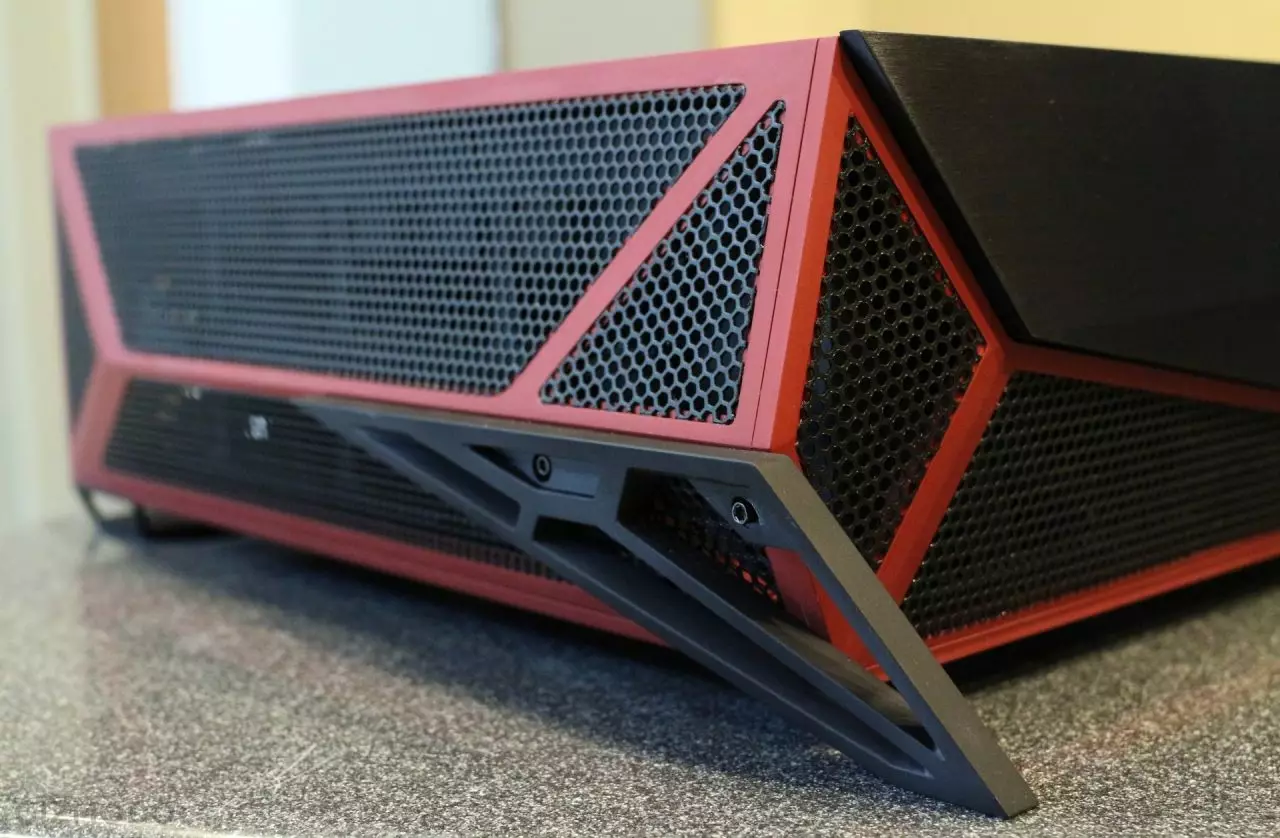 Corsair Bulldog: A Living Room PC With Face Only A Gamer Could Love