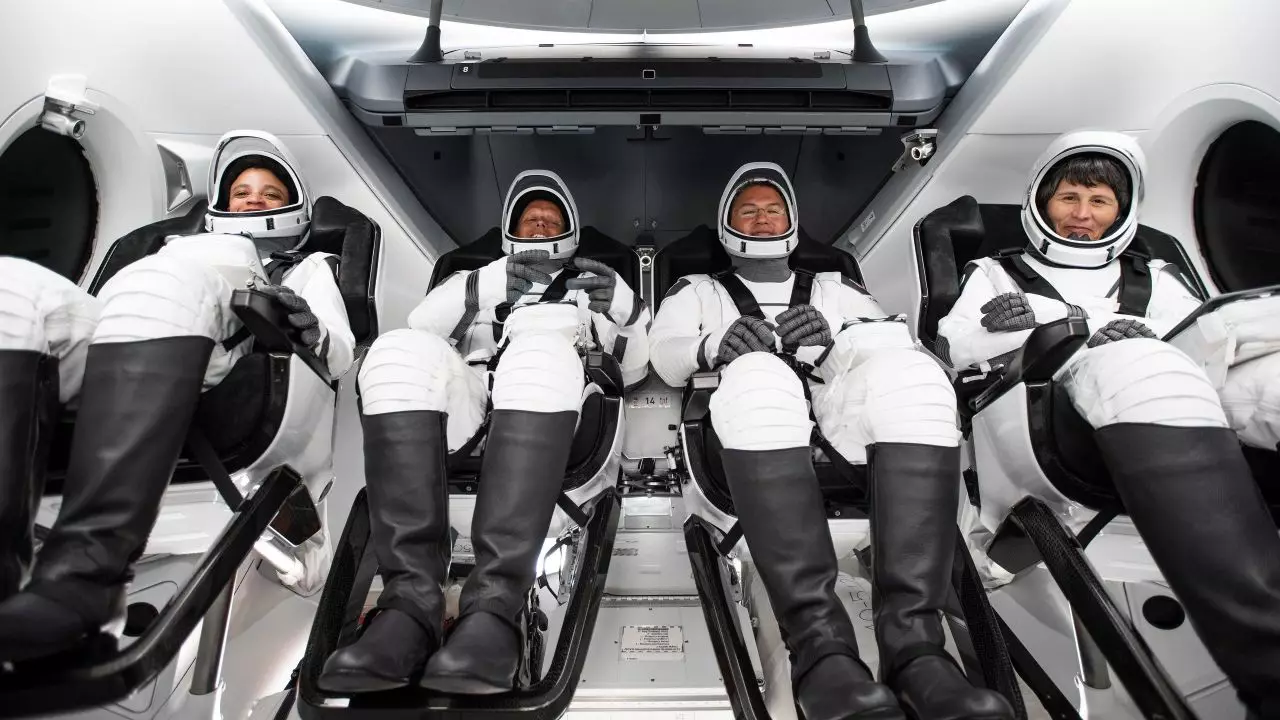 Ваш первый взгляд на последнюю экспедицию НАСА на МКС