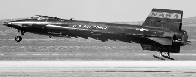 Foto eksepsyonèl X-15 la, avyon ekipe ki pi rapid ki janm fèt