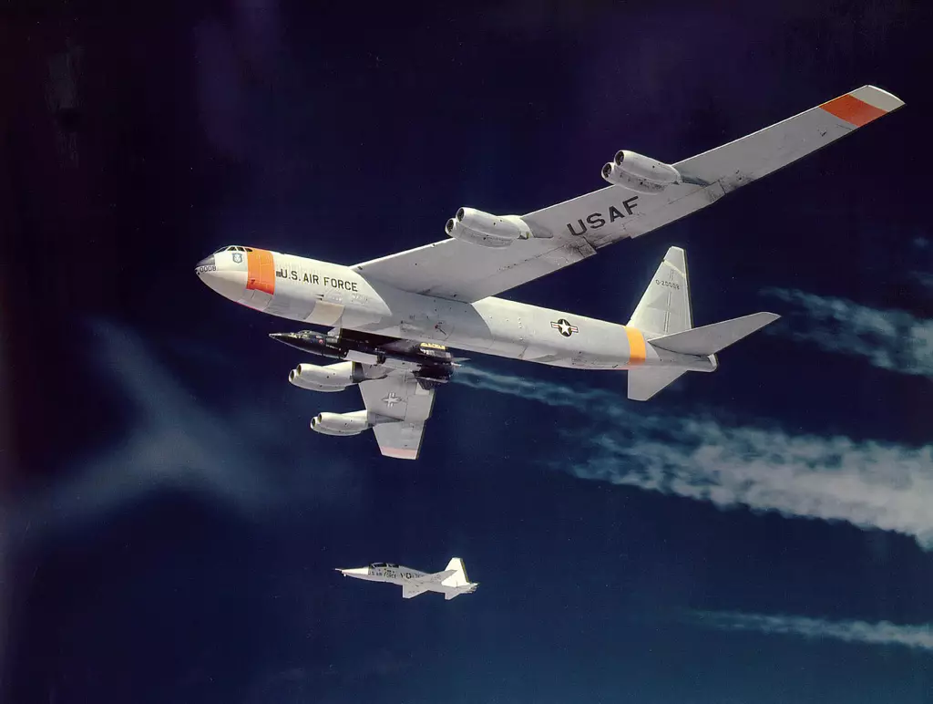 X-15, eng tez boshqariladigan samolyotning ajoyib suratlari