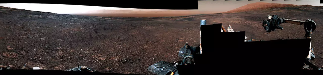 Curiosity Rover se loučí se svým rokem se skvělým panoramatickým výhledem