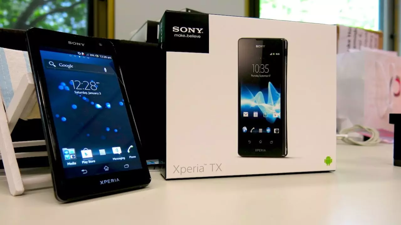 Sony Xperia TX Australian Hands-On: The Bond Phone