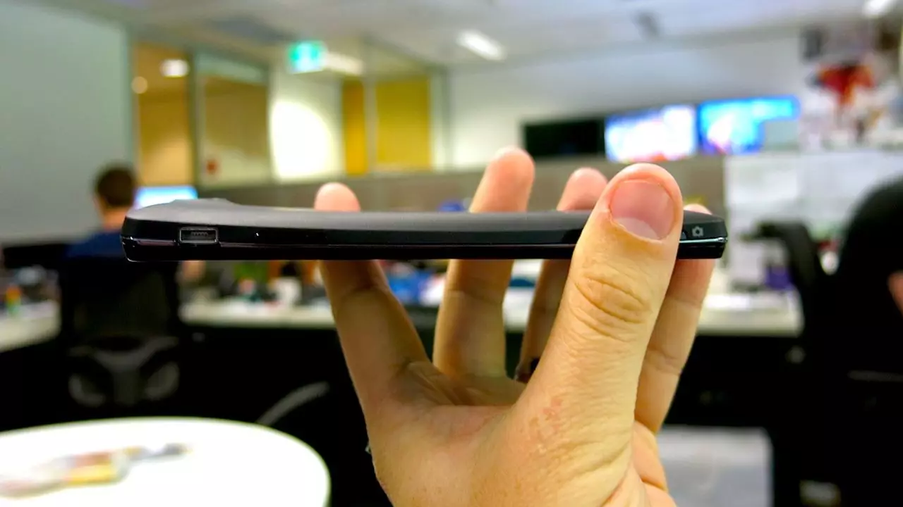 Sony Xperia TX Australian Hands-On: The Bond Phone