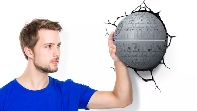 De Death Star dy't troch jo muorre botst soarget foar in geweldich nachtljocht