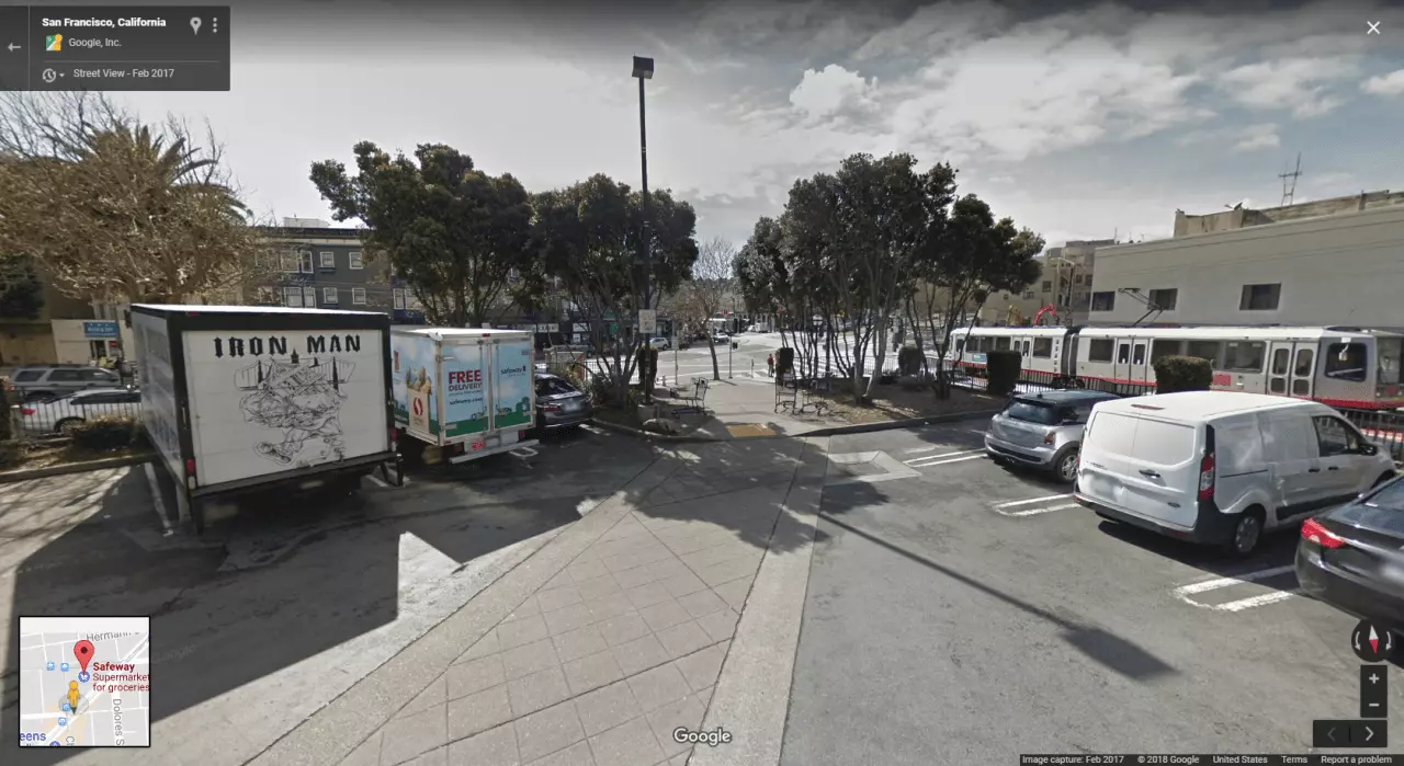 Сан-Францискодағы Uber жүргізушісі кездейсоқ жаяу жүргіншілер баспалдағына бұрылып, төмен түсіп кетті