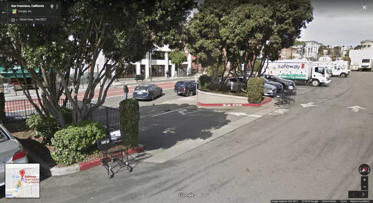 Шофьорът на Uber в Сан Франциско случайно се обърна към пешеходно стълбище и слиза надолу