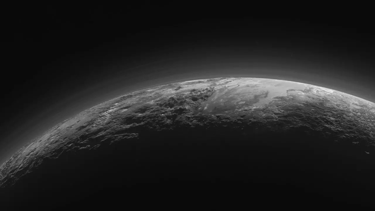 Deyəsən Plutonun Maye Su Okeanı var