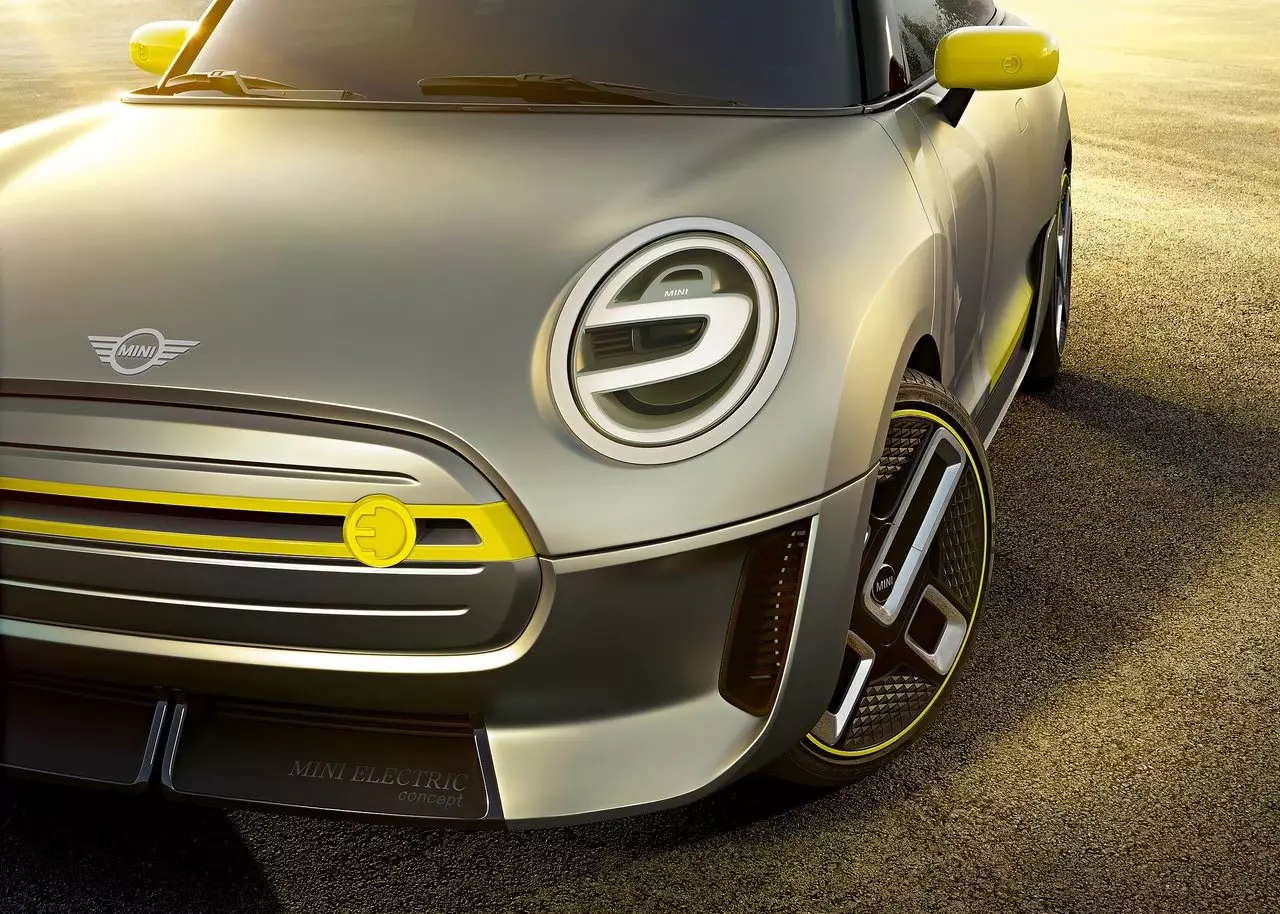 2017 Mini Electric Concept är ett förvirrande tillvägagångssätt till en lovande framtid