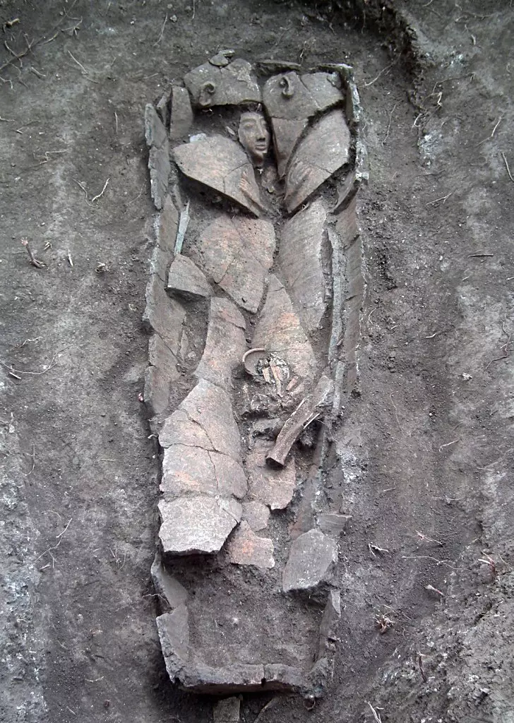 ရှေးဟောင်းသုတေသနပညာရှင်များသည် အစ္စရေးတွင် ရှားပါးသော အီဂျစ် Sarcophagus နှင့် ရွှေတံဆိပ်ကို ရှာဖွေတွေ့ရှိခဲ့သည်။