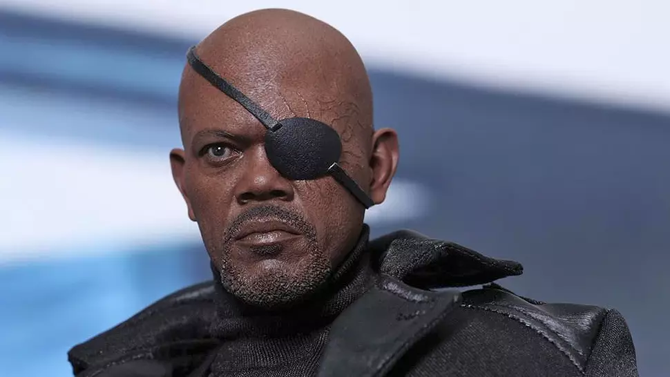 Nick Fury de la sisena escala de Hot Toys és una mala figura materna