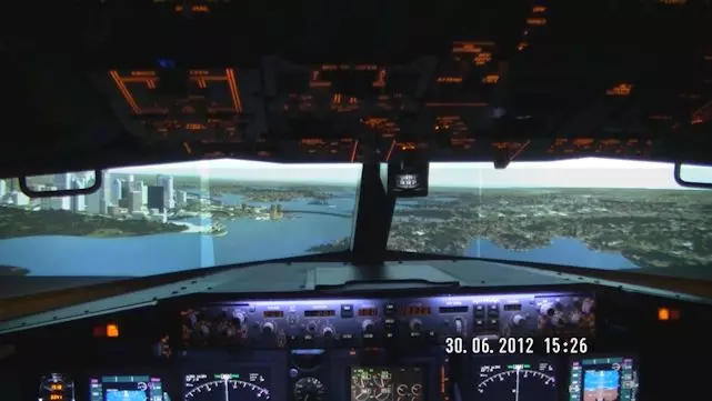 Framför allt hinder: Den hemliga 737-simulatorn stuvad på en bakgård i Brisbane