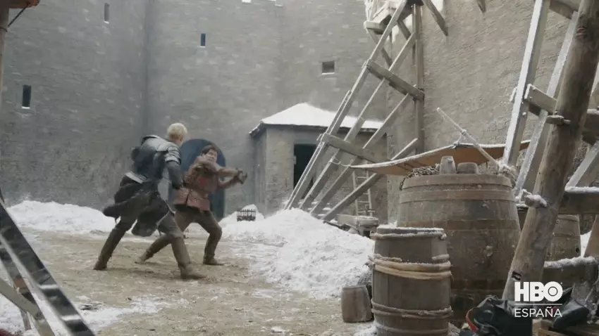 Hona hemen Game of Thrones-en azken filmako borroka ikaragarriak (eta Brienne-ren Badarse prestakuntza)