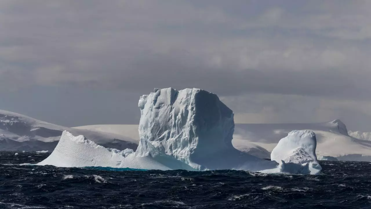 כיצד אנו צופים מתי יריעות הקרח הנמסות של אנטארקטיקה יציפו את הים