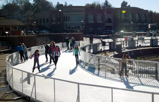 Com es fan les pistes de patinatge sobre gel