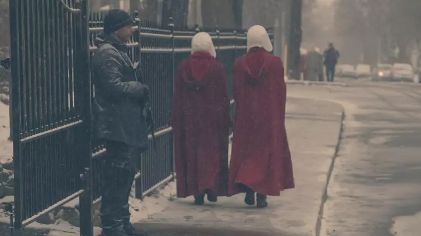The Handmaid's Tale Finalean, The Fall of Gilead Begins With A Droped Stone